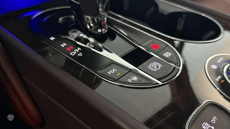 Blue Bentley Bentayga 2019 in Vilnius, with an engine capacity of 4.00 L and mileage of 132 thousand km for 77777 €, photo 28 on AUTOMOTO.COM.LV