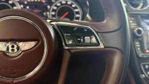 Blue Bentley Bentayga 2019 in Vilnius, with an engine capacity of 4.00 L and mileage of 132 thousand km for 77777 €, photo 34 on AUTOMOTO.COM.LV