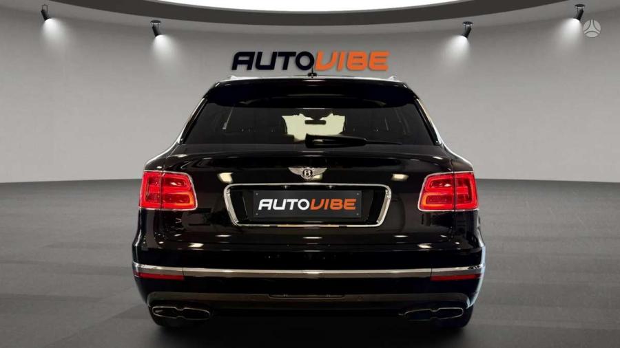 Blue Bentley Bentayga 2019 in Vilnius, with an engine capacity of 4.00 L and mileage of 132 thousand km for 75555 €, photo 6 on AUTOMOTO.COM.LV