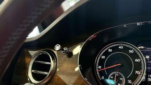 Blue Bentley Bentayga 2019 in Vilnius, with an engine capacity of 4.00 L and mileage of 132 thousand km for 75555 €, photo 31 on AUTOMOTO.COM.LV