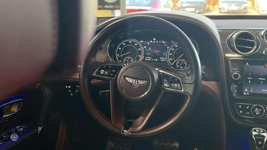 Blue Bentley Bentayga 2019 in Vilnius, with an engine capacity of 4.00 L and mileage of 132 thousand km for 75555 €, photo 38 on AUTOMOTO.COM.LV