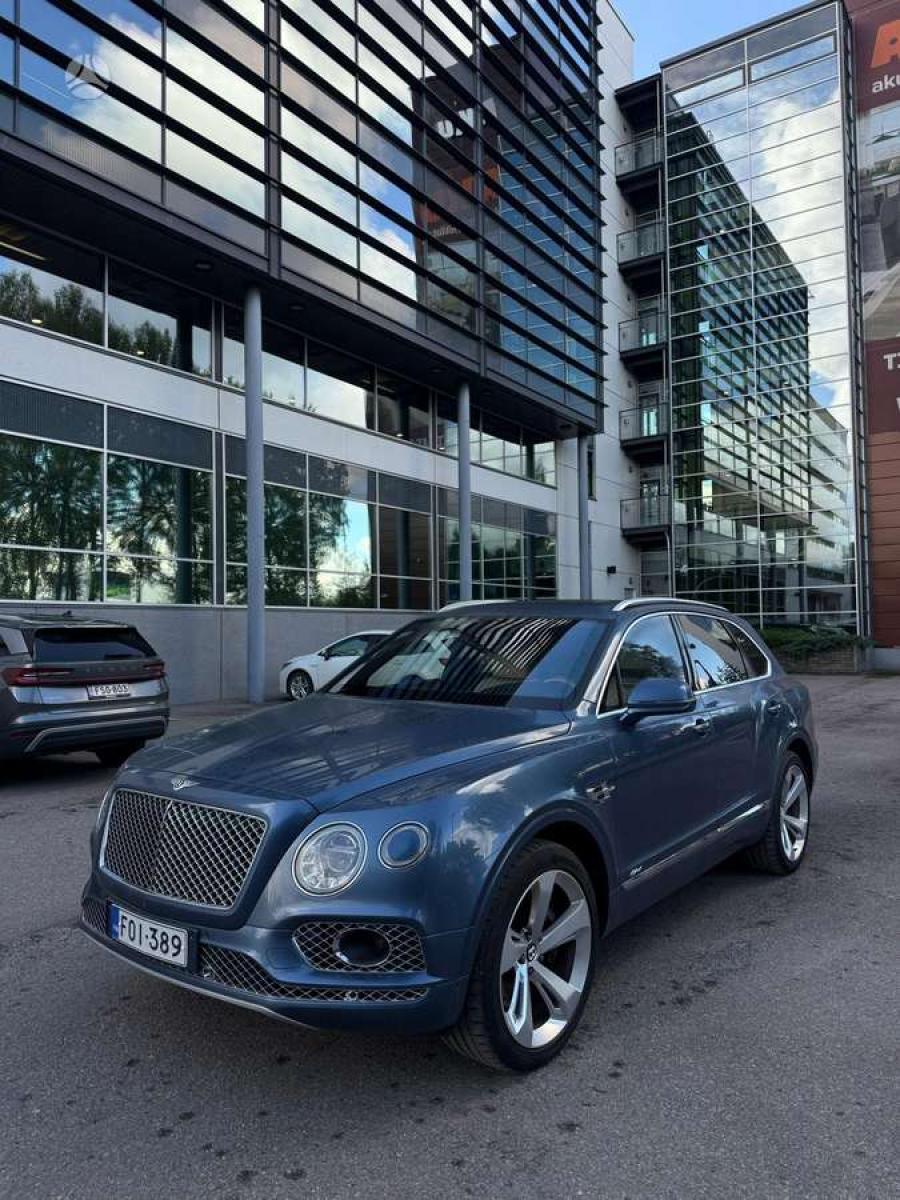 Zils Bentley Bentayga 2020 Tallina, ar dzinēja tilpumu 3.00 L un nobraukumu 265 tūkst. km par 61900 €, foto 1 vietnē AUTOMOTO.COM.LV