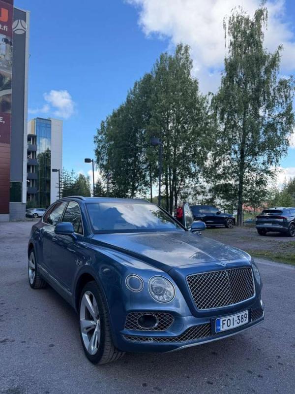 Бентли Бентайга 2020 в Таллин на AUTOMOTO.COM.LV Синий Бентли Бентайга 2020 в Таллин, объемом двигателя 3.00 л и пробегом 265 тыс. км за 61900 €, фото 3 на AUTOMOTO.COM.LV