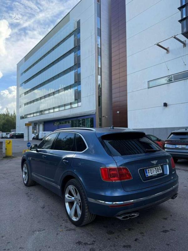 Бентли Бентайга 2020 в Таллин на AUTOMOTO.COM.LV Синий Бентли Бентайга 2020 в Таллин, объемом двигателя 3.00 л и пробегом 265 тыс. км за 61900 €, фото 4 на AUTOMOTO.COM.LV