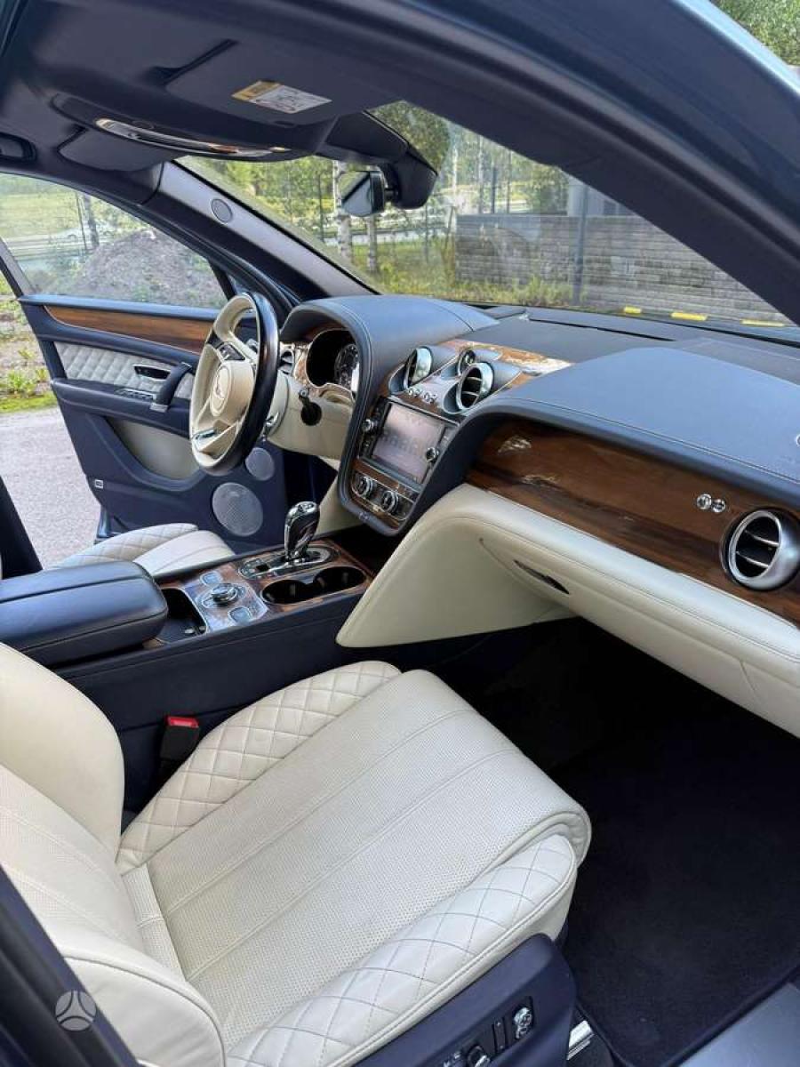 Zils Bentley Bentayga 2020 Tallina, ar dzinēja tilpumu 3.00 L un nobraukumu 265 tūkst. km par 61900 €, foto 6 vietnē AUTOMOTO.COM.LV