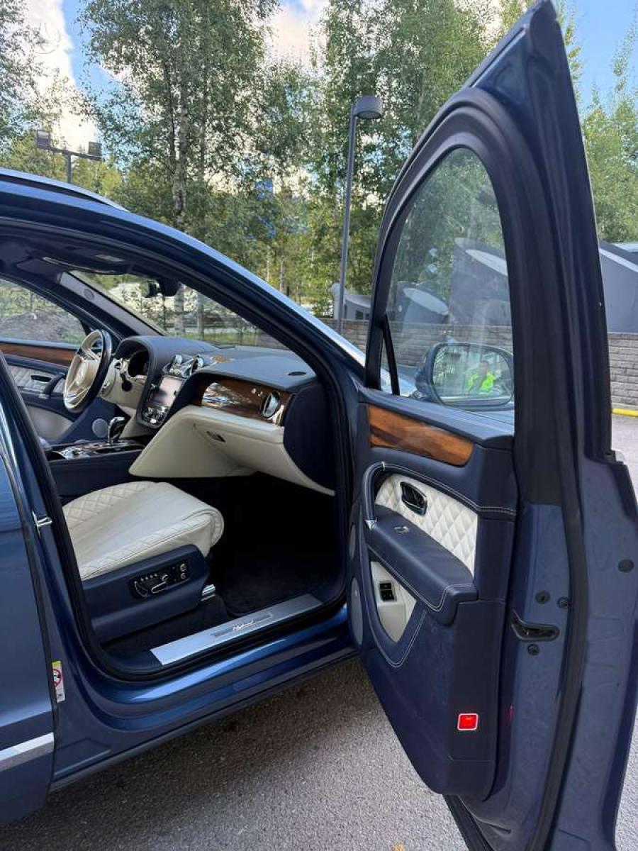 Zils Bentley Bentayga 2020 Tallina, ar dzinēja tilpumu 3.00 L un nobraukumu 265 tūkst. km par 61900 €, foto 7 vietnē AUTOMOTO.COM.LV