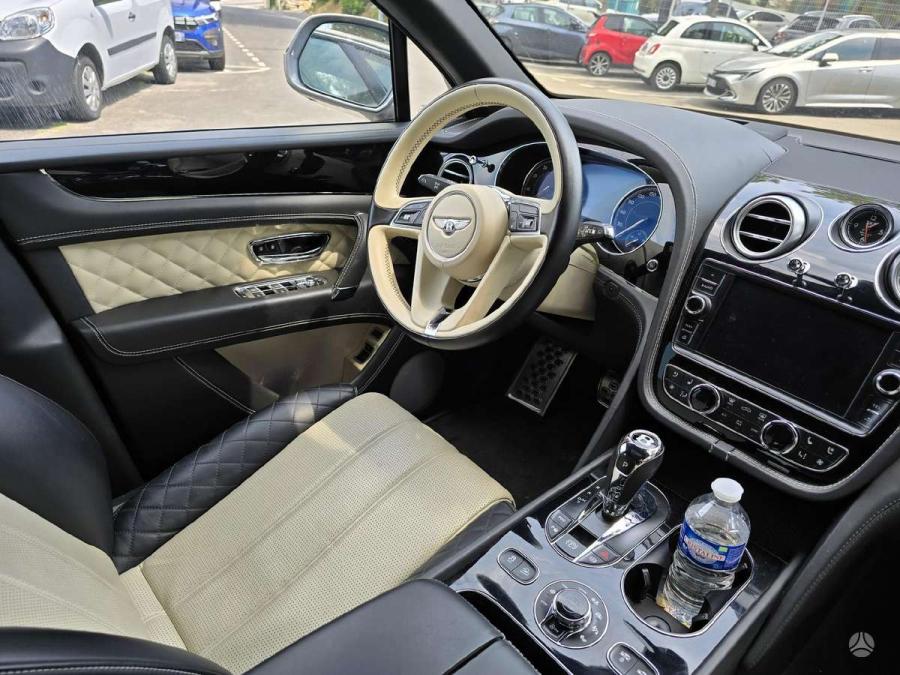 Bentley Bentayga 2018 in Kaunas, with an engine capacity of 5.95 L and mileage of 120 thousand km for 84999 €, photo 9 on AUTOMOTO.COM.LV