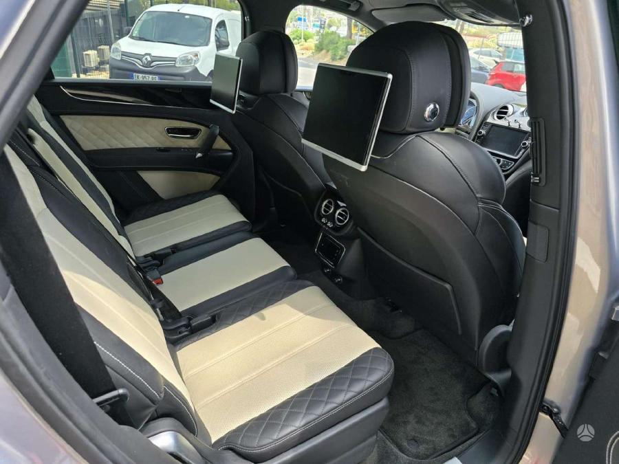 Bentley Bentayga 2018 in Kaunas, with an engine capacity of 5.95 L and mileage of 120 thousand km for 84999 €, photo 11 on AUTOMOTO.COM.LV