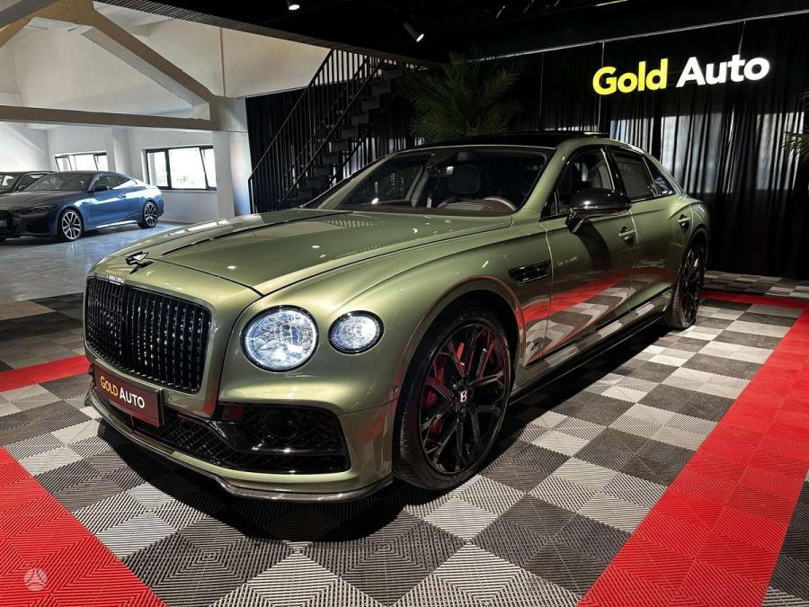 Green Bentley Bentayga 2023 in Vilnius, with an engine capacity of 4.00 L and mileage of 22 thousand km for 245000 €, photo 1 on AUTOMOTO.COM.LV