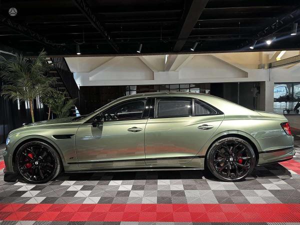 Green Bentley Bentayga 2023 in Vilnius, with an engine capacity of 4.00 L and mileage of 22 thousand km for 245000 €, photo 8 on AUTOMOTO.COM.LV