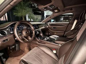 Green Bentley Bentayga 2023 in Vilnius, with an engine capacity of 4.00 L and mileage of 22 thousand km for 245000 €, photo 16 on AUTOMOTO.COM.LV