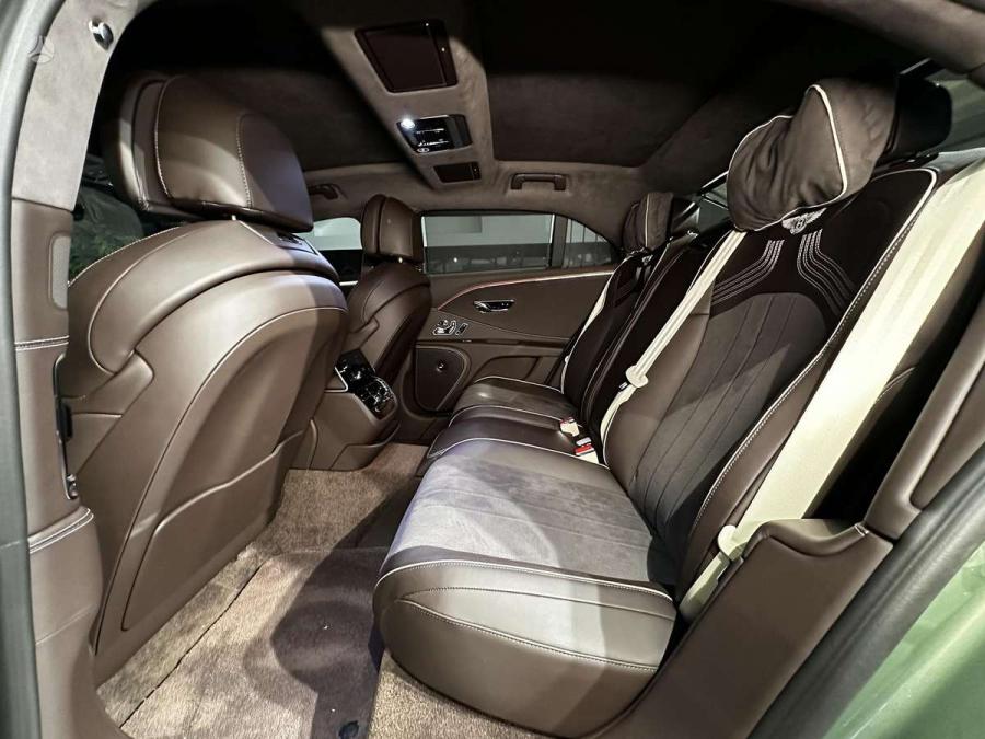 Green Bentley Bentayga 2023 in Vilnius, with an engine capacity of 4.00 L and mileage of 22 thousand km for 245000 €, photo 18 on AUTOMOTO.COM.LV