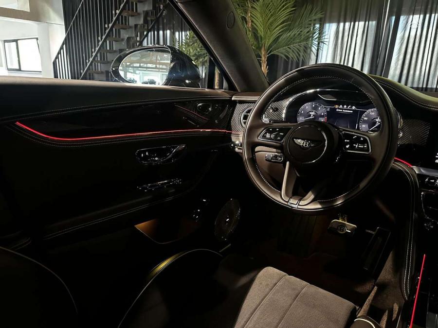 Green Bentley Bentayga 2023 in Vilnius, with an engine capacity of 4.00 L and mileage of 22 thousand km for 245000 €, photo 30 on AUTOMOTO.COM.LV