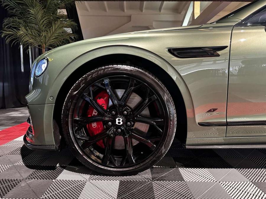 Green Bentley Bentayga 2023 in Vilnius, with an engine capacity of 4.00 L and mileage of 22 thousand km for 245000 €, photo 54 on AUTOMOTO.COM.LV