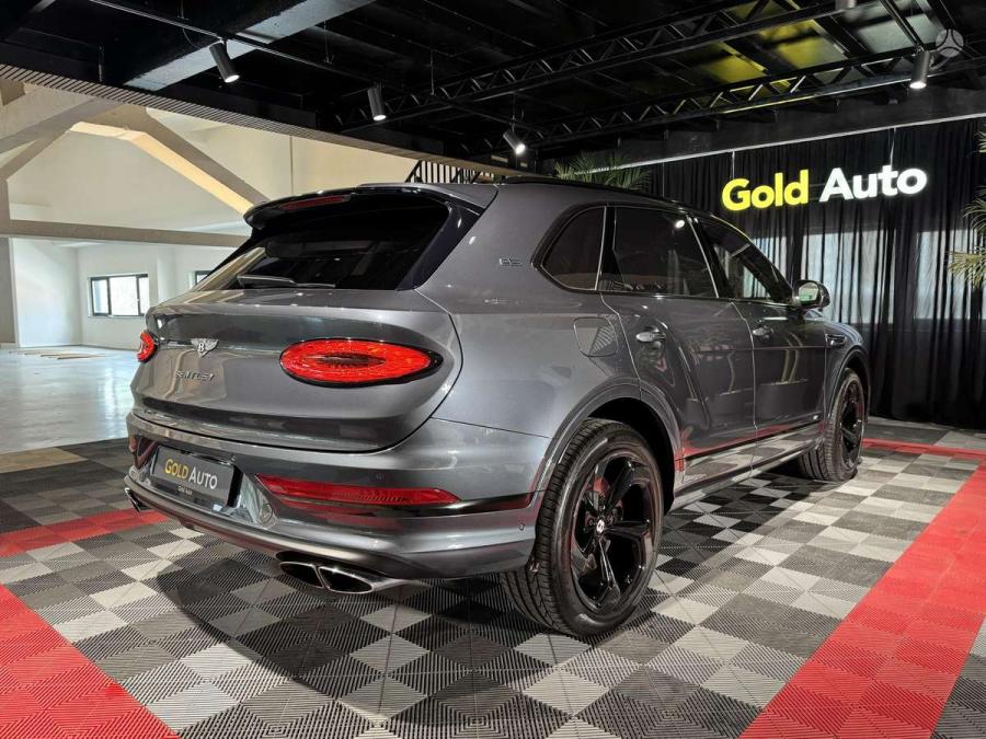 Pelēks Bentley Bentayga 2021 Viļņa, ar dzinēja tilpumu 4.00 L un nobraukumu 30 tūkst. km par 149900 €, foto 5 vietnē AUTOMOTO.COM.LV