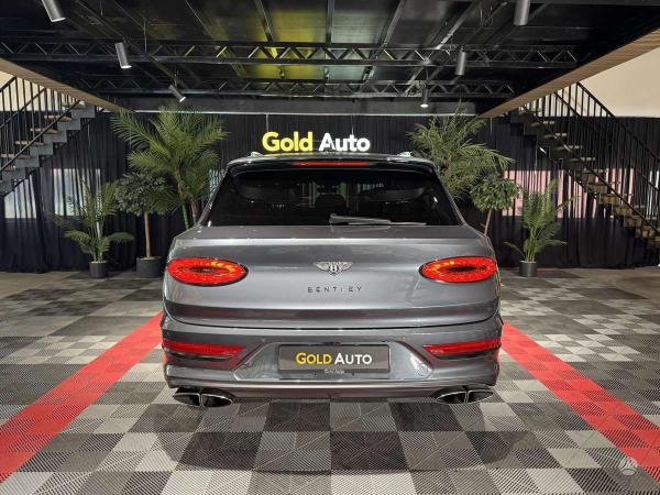 Bentley Bentayga 2021 Viļņa vietnē Pelēks Bentley Bentayga 2021 Viļņa, ar dzinēja tilpumu 4.00 L un nobraukumu 30 tūkst. km par 149900 €, foto 7 vietnē AUTOMOTO.COM.LV