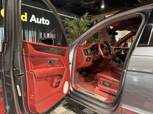 Pelēks Bentley Bentayga 2021 Viļņa, ar dzinēja tilpumu 4.00 L un nobraukumu 30 tūkst. km par 149900 €, foto 9 vietnē AUTOMOTO.COM.LV