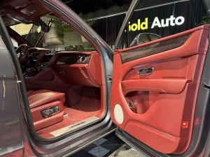 Pelēks Bentley Bentayga 2021 Viļņa, ar dzinēja tilpumu 4.00 L un nobraukumu 30 tūkst. km par 149900 €, foto 10 vietnē AUTOMOTO.COM.LV