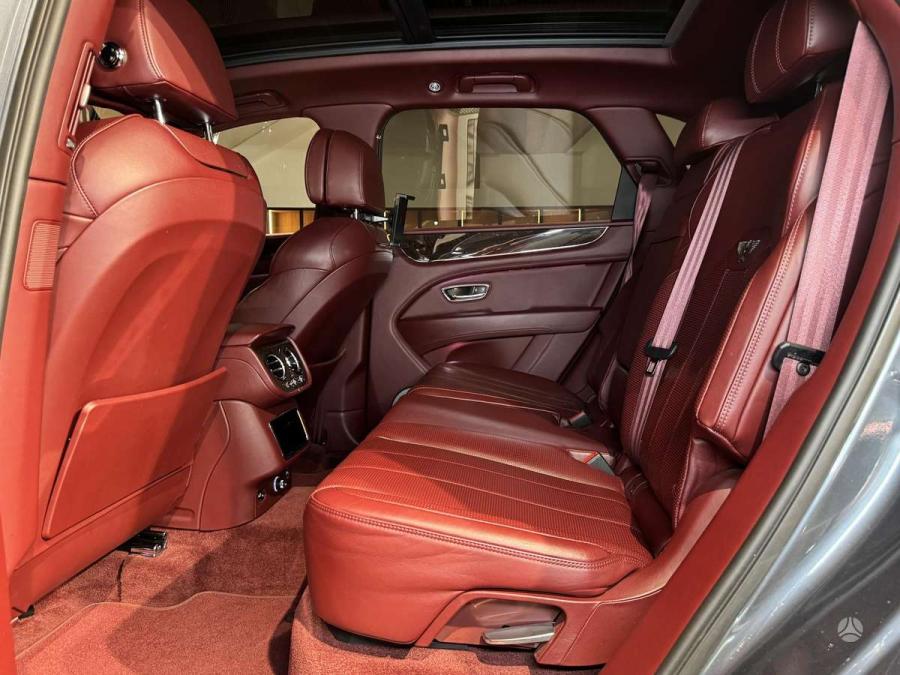 Pelēks Bentley Bentayga 2021 Viļņa, ar dzinēja tilpumu 4.00 L un nobraukumu 30 tūkst. km par 149900 €, foto 12 vietnē AUTOMOTO.COM.LV