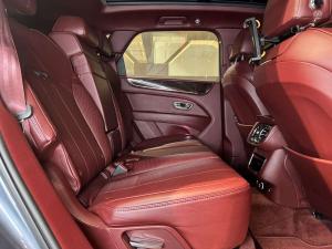 Pelēks Bentley Bentayga 2021 Viļņa, ar dzinēja tilpumu 4.00 L un nobraukumu 30 tūkst. km par 149900 €, foto 14 vietnē AUTOMOTO.COM.LV