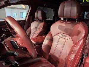 Pelēks Bentley Bentayga 2021 Viļņa, ar dzinēja tilpumu 4.00 L un nobraukumu 30 tūkst. km par 149900 €, foto 18 vietnē AUTOMOTO.COM.LV