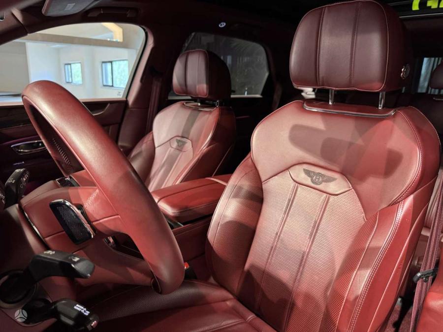 Pelēks Bentley Bentayga 2021 Viļņa, ar dzinēja tilpumu 4.00 L un nobraukumu 30 tūkst. km par 149900 €, foto 18 vietnē AUTOMOTO.COM.LV