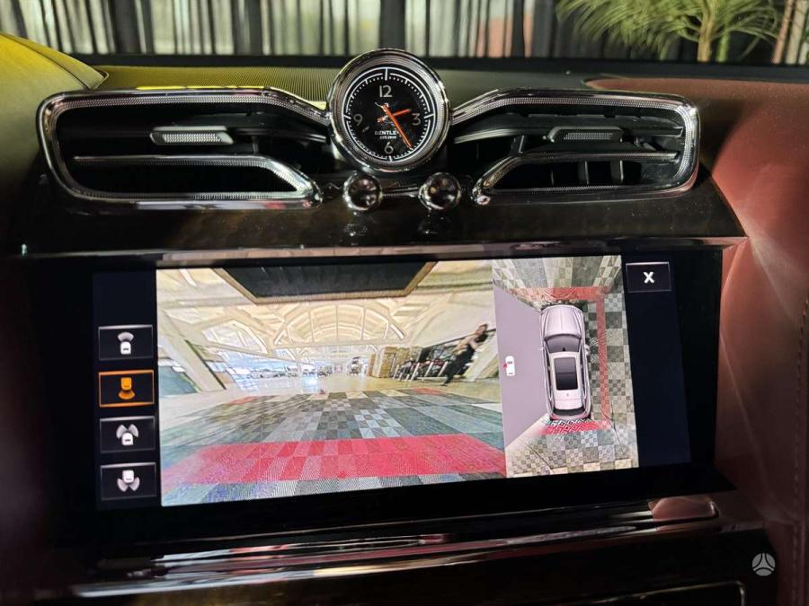 Pelēks Bentley Bentayga 2021 Viļņa, ar dzinēja tilpumu 4.00 L un nobraukumu 30 tūkst. km par 149900 €, foto 22 vietnē AUTOMOTO.COM.LV