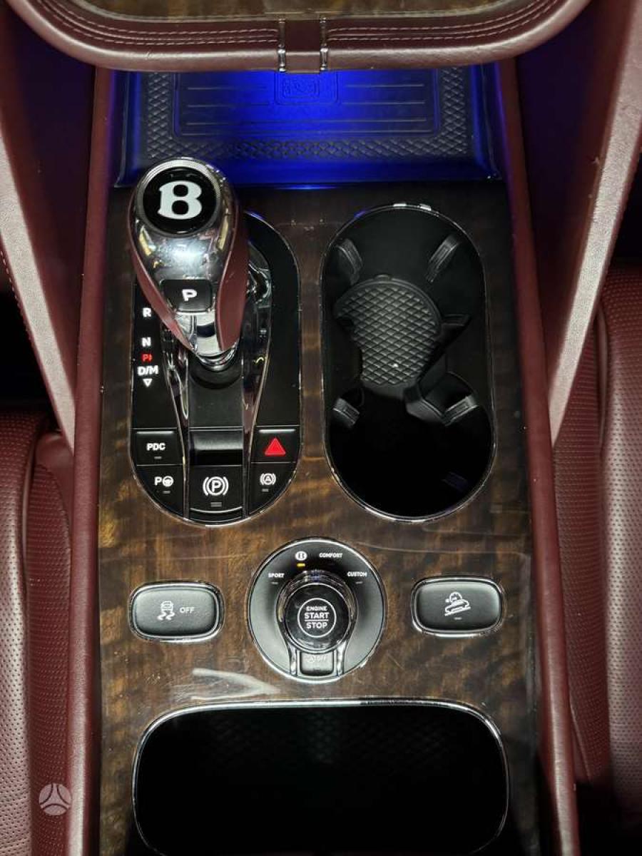 Pelēks Bentley Bentayga 2021 Viļņa, ar dzinēja tilpumu 4.00 L un nobraukumu 30 tūkst. km par 149900 €, foto 29 vietnē AUTOMOTO.COM.LV