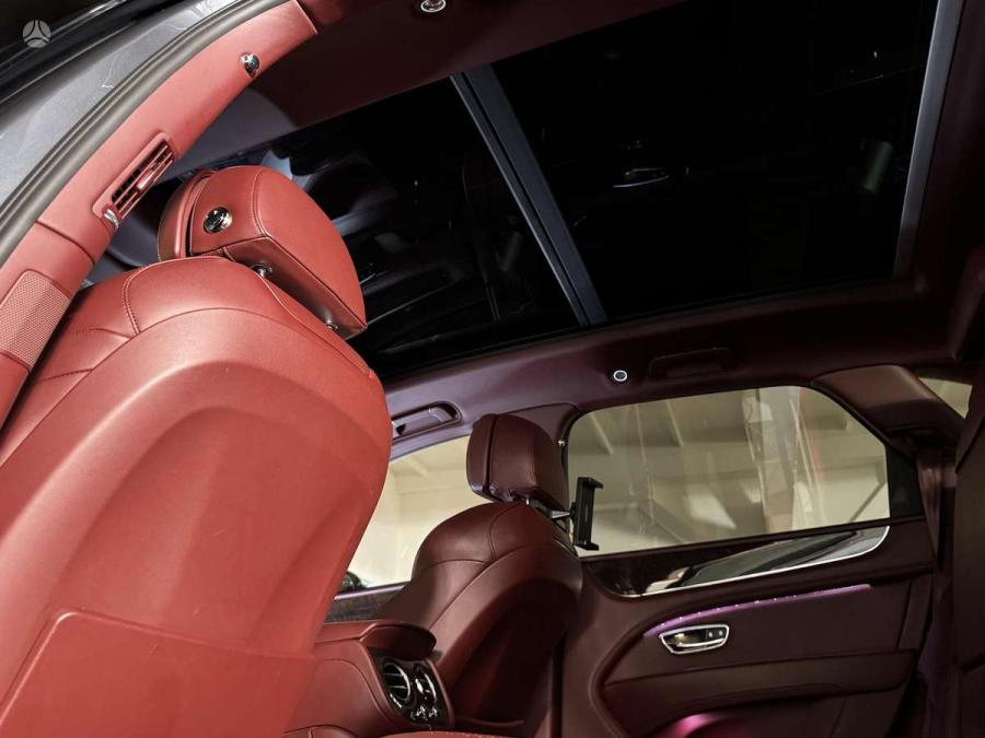 Pelēks Bentley Bentayga 2021 Viļņa, ar dzinēja tilpumu 4.00 L un nobraukumu 30 tūkst. km par 149900 €, foto 32 vietnē AUTOMOTO.COM.LV