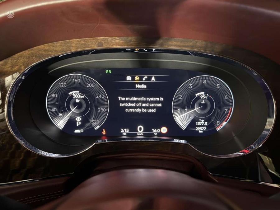 Pelēks Bentley Bentayga 2021 Viļņa, ar dzinēja tilpumu 4.00 L un nobraukumu 30 tūkst. km par 149900 €, foto 33 vietnē AUTOMOTO.COM.LV