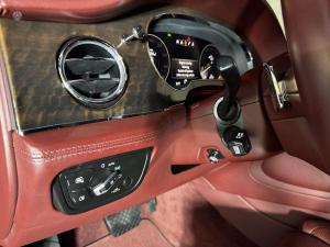 Pelēks Bentley Bentayga 2021 Viļņa, ar dzinēja tilpumu 4.00 L un nobraukumu 30 tūkst. km par 149900 €, foto 34 vietnē AUTOMOTO.COM.LV