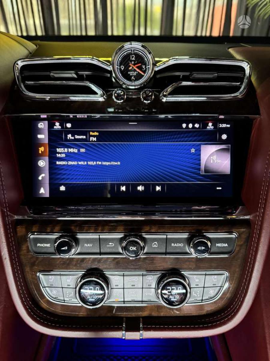 Pelēks Bentley Bentayga 2021 Viļņa, ar dzinēja tilpumu 4.00 L un nobraukumu 30 tūkst. km par 149900 €, foto 37 vietnē AUTOMOTO.COM.LV