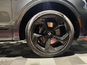 Pelēks Bentley Bentayga 2021 Viļņa, ar dzinēja tilpumu 4.00 L un nobraukumu 30 tūkst. km par 149900 €, foto 38 vietnē AUTOMOTO.COM.LV