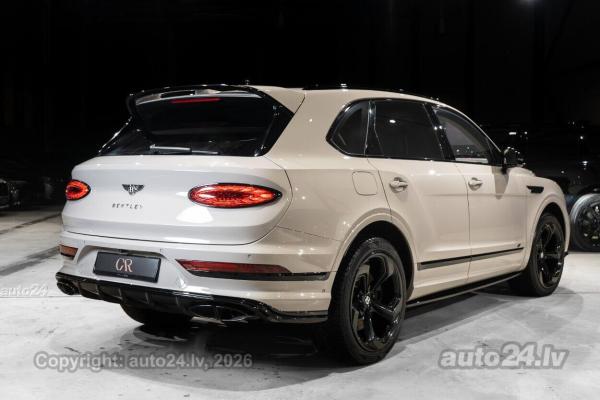 Pelēks Bentley Bentayga 2023 Rīga, ar dzinēja tilpumu 4.00 L un nobraukumu 30 tūkst. km par 231110 €, foto 4 vietnē AUTOMOTO.COM.LV