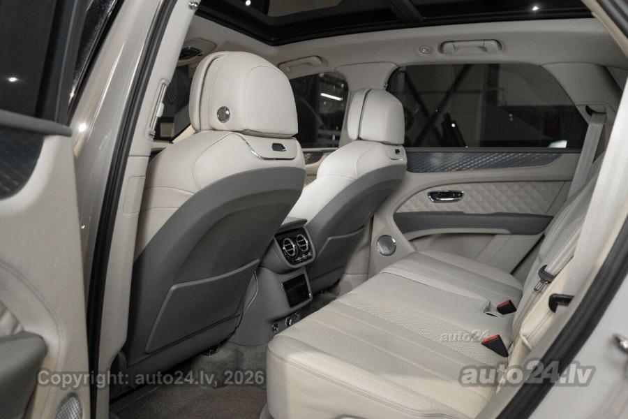 Pelēks Bentley Bentayga 2023 Rīga, ar dzinēja tilpumu 4.00 L un nobraukumu 30 tūkst. km par 231110 €, foto 13 vietnē AUTOMOTO.COM.LV