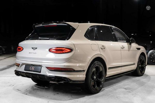 Pelēks Bentley Bentayga 2023 Rīga, ar dzinēja tilpumu 4.00 L un nobraukumu 30 tūkst. km par 231110 €, foto 4 vietnē AUTOMOTO.COM.LV