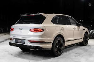 Pelēks Bentley Bentayga 2023 Rīga, ar dzinēja tilpumu 4.00 L un nobraukumu 30 tūkst. km par 231110 €, foto 4 vietnē AUTOMOTO.COM.LV
