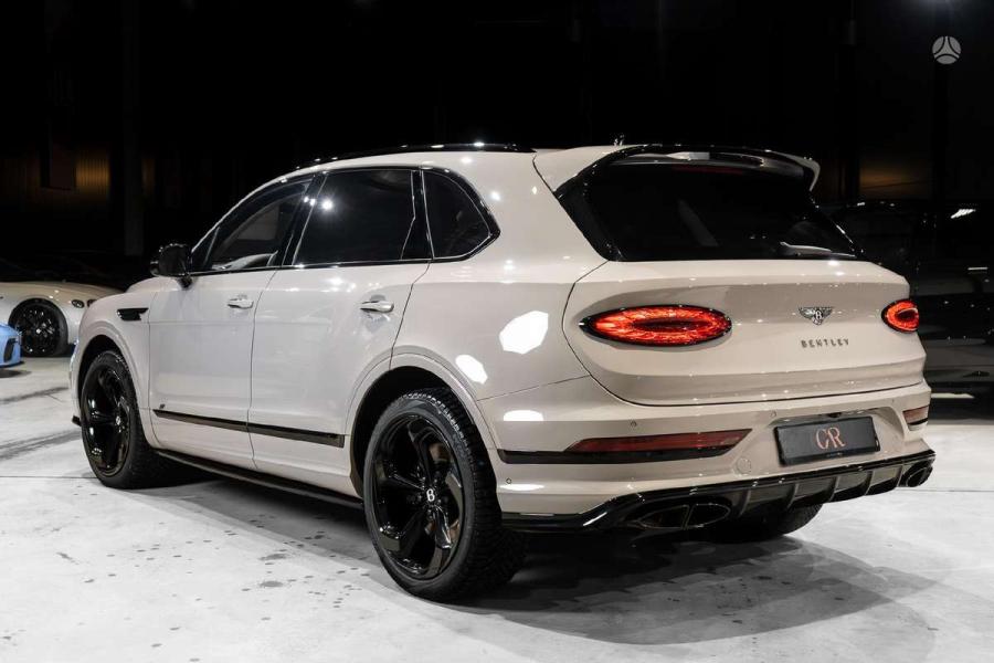 Pelēks Bentley Bentayga 2023 Rīga, ar dzinēja tilpumu 4.00 L un nobraukumu 30 tūkst. km par 231110 €, foto 6 vietnē AUTOMOTO.COM.LV