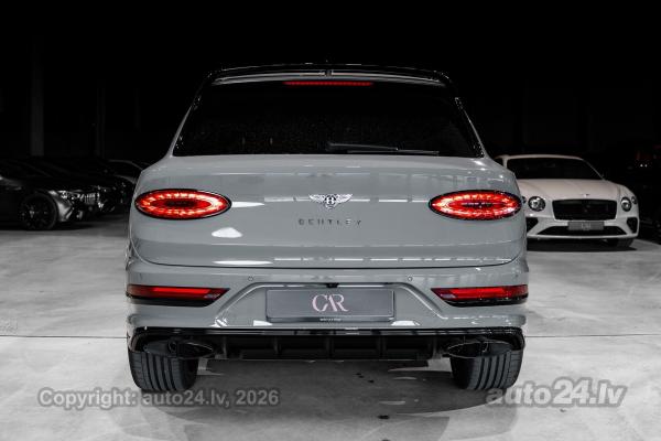 Grey Bentley Bentayga 2023 in Riga, with an engine capacity of 4.00 L and mileage of 14 thousand km for 264990 €, photo 5 on AUTOMOTO.COM.LV