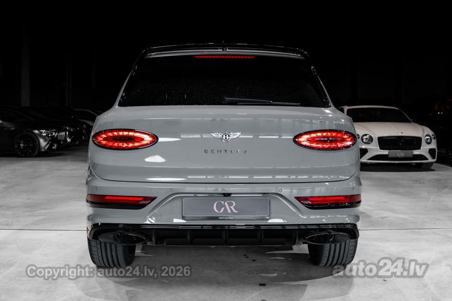 Pelēks Bentley Bentayga 2023 Rīga, ar dzinēja tilpumu 4.00 L un nobraukumu 14 tūkst. km par 264990 €, foto 6 vietnē AUTOMOTO.COM.LV