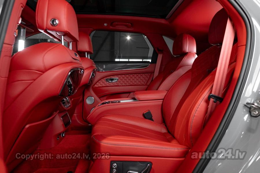Pelēks Bentley Bentayga 2023 Rīga, ar dzinēja tilpumu 4.00 L un nobraukumu 14 tūkst. km par 264990 €, foto 14 vietnē AUTOMOTO.COM.LV