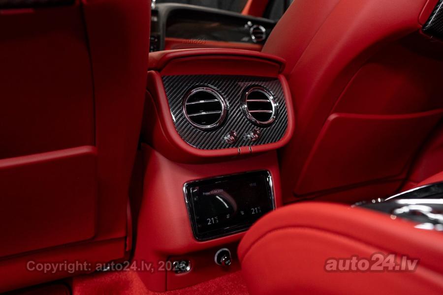 Pelēks Bentley Bentayga 2023 Rīga, ar dzinēja tilpumu 4.00 L un nobraukumu 14 tūkst. km par 264990 €, foto 16 vietnē AUTOMOTO.COM.LV