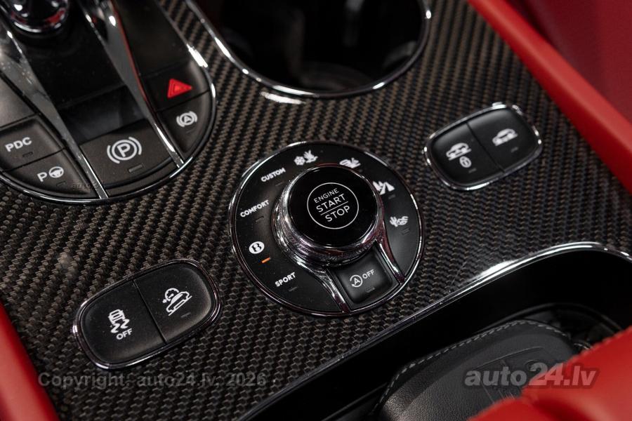 Pelēks Bentley Bentayga 2023 Rīga, ar dzinēja tilpumu 4.00 L un nobraukumu 14 tūkst. km par 264990 €, foto 26 vietnē AUTOMOTO.COM.LV