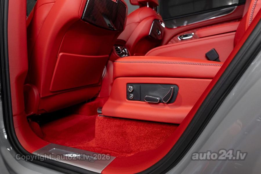 Pelēks Bentley Bentayga 2023 Rīga, ar dzinēja tilpumu 4.00 L un nobraukumu 14 tūkst. km par 264990 €, foto 27 vietnē AUTOMOTO.COM.LV