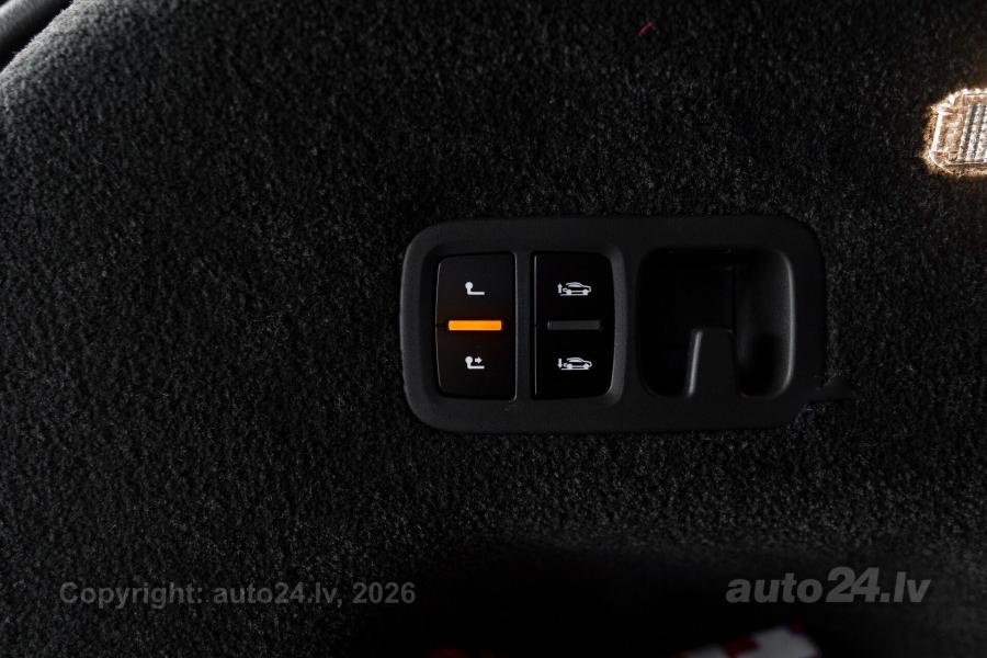 Pelēks Bentley Bentayga 2023 Rīga, ar dzinēja tilpumu 4.00 L un nobraukumu 14 tūkst. km par 264990 €, foto 30 vietnē AUTOMOTO.COM.LV
