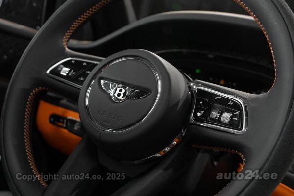 Grey Bentley Bentayga 2025 in Riga, with an engine capacity of 4.00 L and mileage of 750 thousand km for 290279 €, photo 11 on AUTOMOTO.COM.LV