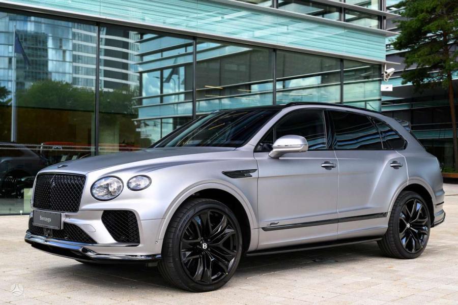 Pelēks Bentley Bentayga 2026 Viļņa, ar dzinēja tilpumu 4.00 L un nobraukumu 2 tūkst. km par 370260 €, foto 1 vietnē AUTOMOTO.COM.LV