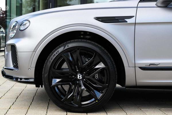 Grey Bentley Bentayga 2026 in Vilnius, with an engine capacity of 4.00 L and mileage of 2 thousand km for 370260 €, photo 10 on AUTOMOTO.COM.LV
