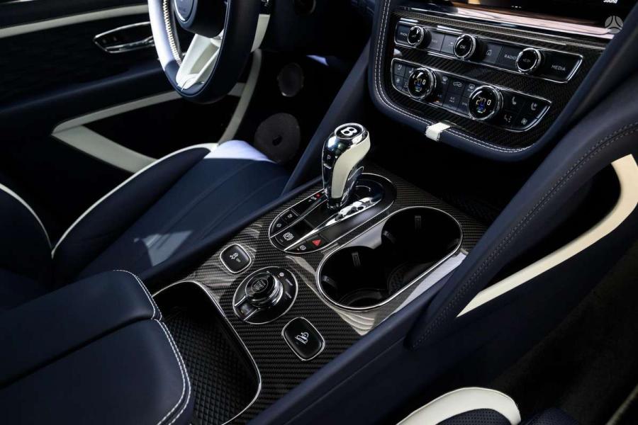 Pelēks Bentley Bentayga 2026 Viļņa, ar dzinēja tilpumu 4.00 L un nobraukumu 2 tūkst. km par 370260 €, foto 18 vietnē AUTOMOTO.COM.LV