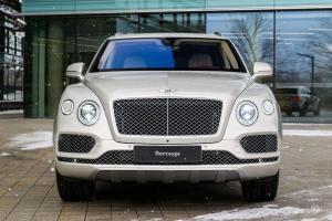 Balts Bentley Bentayga 2019 Viļņa, ar dzinēja tilpumu 4.00 L un nobraukumu 75 tūkst. km par 120000 €, foto 2 vietnē AUTOMOTO.COM.LV